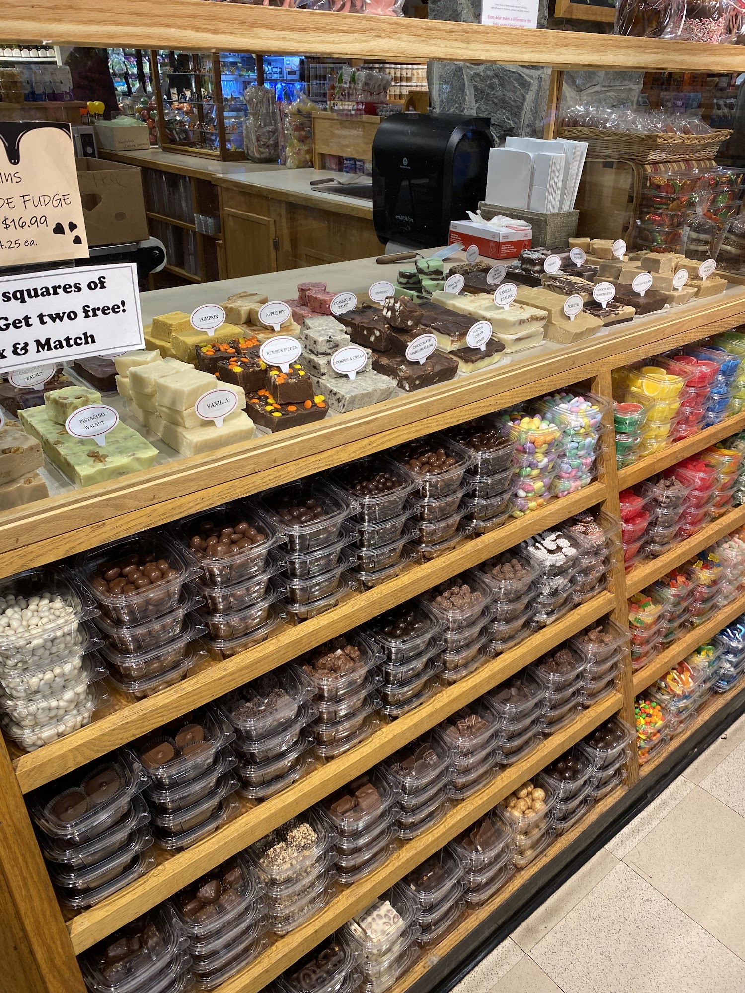 ATKINS FARMS COUNTRY MARKET - Amherst MA - Hours, Directions, Reviews ...